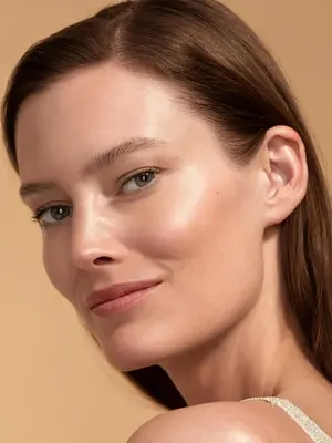 CHANTECAILLE Sheer Glow Face Tint - Gold