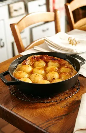 STAUB 13-inch Enameled Cast Iron Double Handle Fry Pan