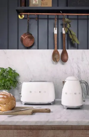 SMEG 50s Retro Style Two-slice Toaster - Red
