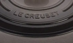 LE CREUSET Signature 4.5-quart Round Enamel Cast Iron Dutch Oven