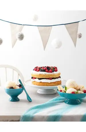 LE CREUSET Stoneware Cake Stand - White