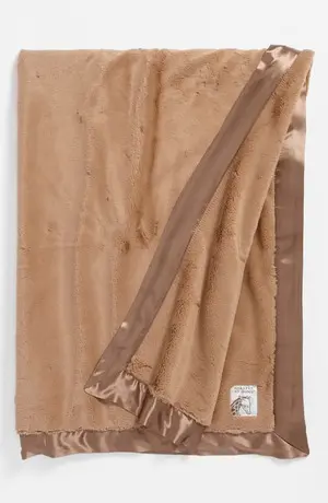 LITTLE GIRAFFE Giraffe At Home Luxe™ Faux Fur Throw Mocha2