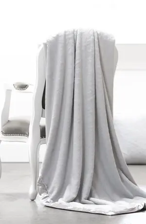 LITTLE GIRAFFE Giraffe At Home Luxe™ Faux Fur Throw - Silver