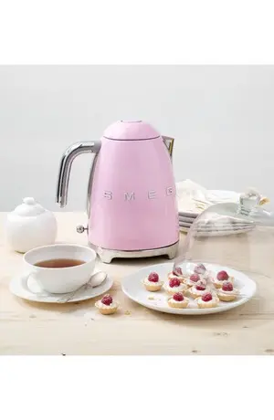 SMEG 50s Retro Style Electric Kettle - Red