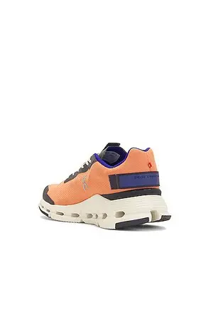 On Cloudnova Form In Peach