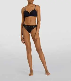Hanro Moments Thong - Black