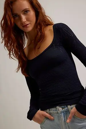 Scoop Neck Slim Fit Long-Sleeve Tops