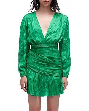 holiday dresses for the sophisticated woman ELLE's Party Outfit Guide—14 Ideas Every Dress Code YEAR-11-FORMAL main image 0