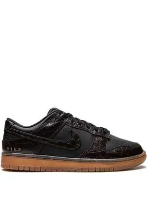 Nike Dunk Low Sneakers