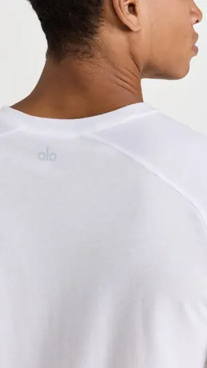 Alo Yoga Triumph Crew Neck Tee