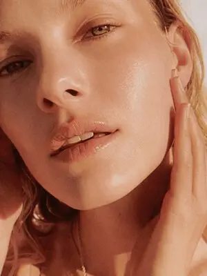 Victoria Beckham Cell Rejuvenating Priming Moisturizer In Golden