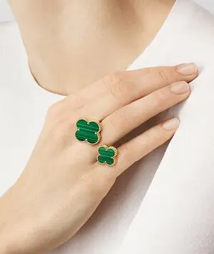 van cleef & arpels - Magic Alhambra Between The Finger Ring