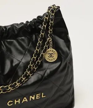 Chanel - 22 Handbag