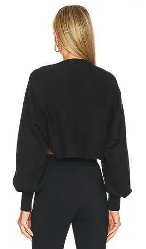 L'academie Farrah Shrug