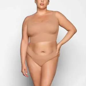 SKIMS Wireless Naked Scoop Tank Bra