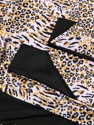 DUSKII Crossover Rash Top