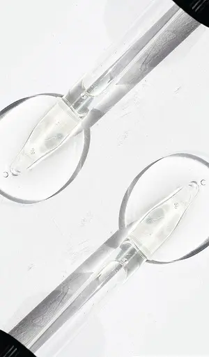 DR. LARA DEVGAN Hyaluronic Serum - N,a