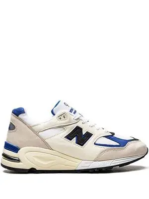 NEW BALANCE 990 V2 Sneakers - White