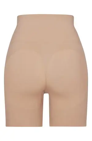 SKIMS Butt Enhancing Lifting Shorts - Clay