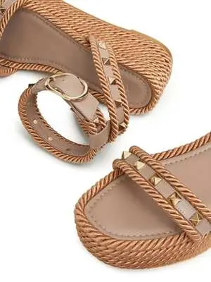 Valentino Garavani Rockstud Flatform Sandals - Neutrals