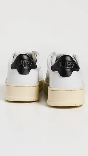 AUTRY Medalist Low-top Sneakers - White/black