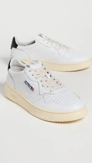 AUTRY Medalist Low-top Sneakers - White/black