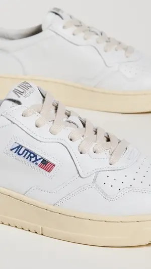 AUTRY Medalist Low-top Sneakers - White/black