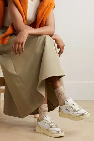 AUTRY Medalist Low Metallic Leather Sneakers - Gold