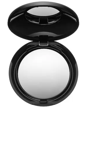 PAT MCGRATH LABS Pat Mcgrath Labs Skin Fetish: Sublime Perfection Blurring Under-eye Powder In Light. Light