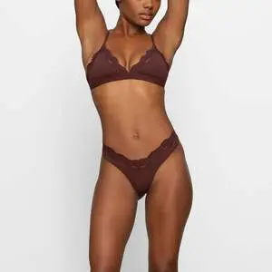 SKIMS Dipped Thong | Black | Large | Fits Everybody Lace Cocoa