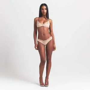 SKIMS Fits Everybody Lace Dipped Thong - Mica Sketched Hearts