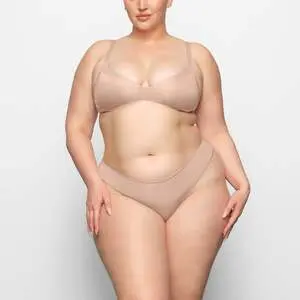 SKIMS Push Up Plunge Bra | Light Neutral | 30a | Wireless Form Mica