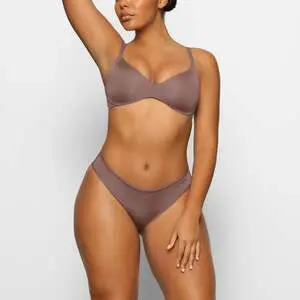 SKIMS Push Up Plunge Bra | Light Neutral | 30a | Wireless Form Umber