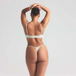 SKIMS Fits Everybody Lace String Thong - Spearmint