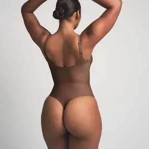 SKIMS Unlined Plunge Thong Bodysuit - Jasper