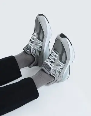 NEW BALANCE 990 Sneakers - Grey