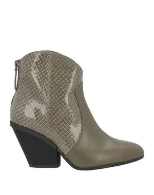 Hogan Leather Western Ankle Boots - Green