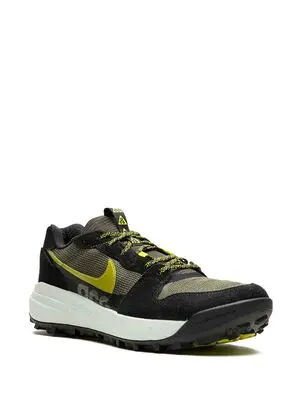 Nike Lowcate Sneakers