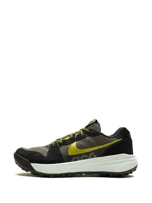 Nike Lowcate Sneakers