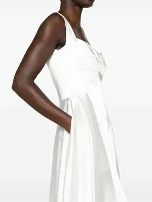 ATU BODY COUTURE V-back Gown - White