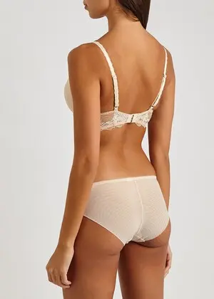 Wacoal Lace Perfection Push-up Bra