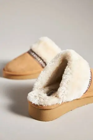 Minnetonka Corie Slippers - Honey