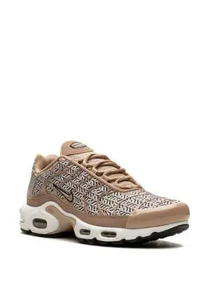 Nike Max Plus United In Victory Sneakers