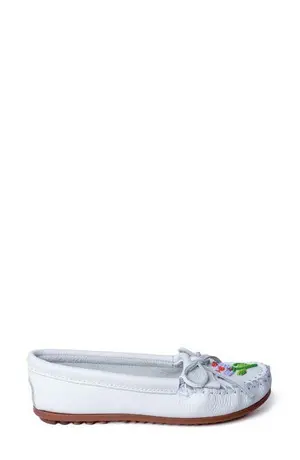 Minnetonka Ziigwan Waabigwan Driving Slipper - White