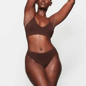 SKIMS Soft Smoothing Seamless Thong - Cocoa