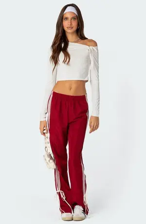 EDIKTED Winona One-shoulder Crop Top