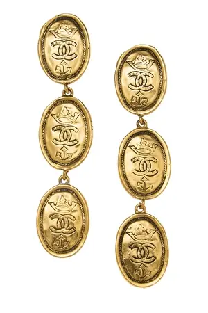 Chanel Cc Dangle Clip-on Earrings - Gold