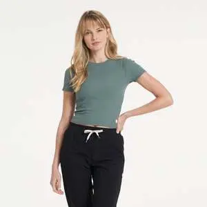 Vuori Pose Fitted T-shirt - Kelp