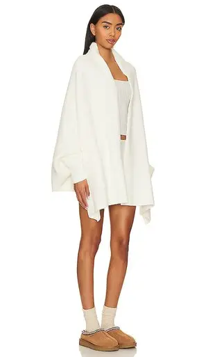 Barefoot Dreams Cozychic Blanket Wrap In Cream - Pearl