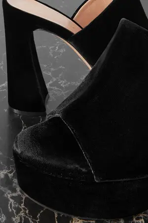 GIANVITO ROSSI Holly 120 Velvet Platform Mules - Black